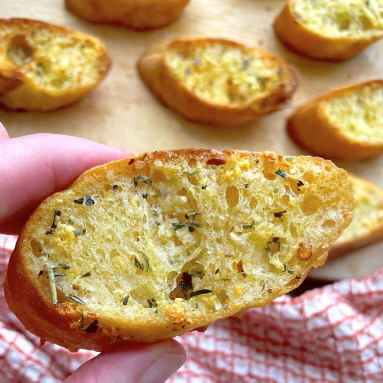Garlic Toast Recipe (Quick and Easy) - Southern Bytes